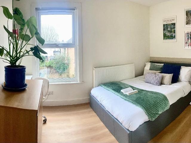 Room at Castle Road, Chatham