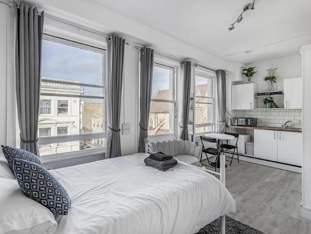 Room at Castletown Road, Greater London