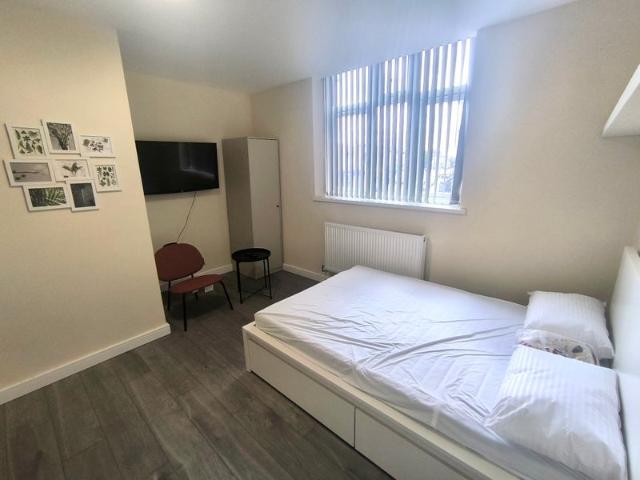Room at Cape Hill, Sandwell