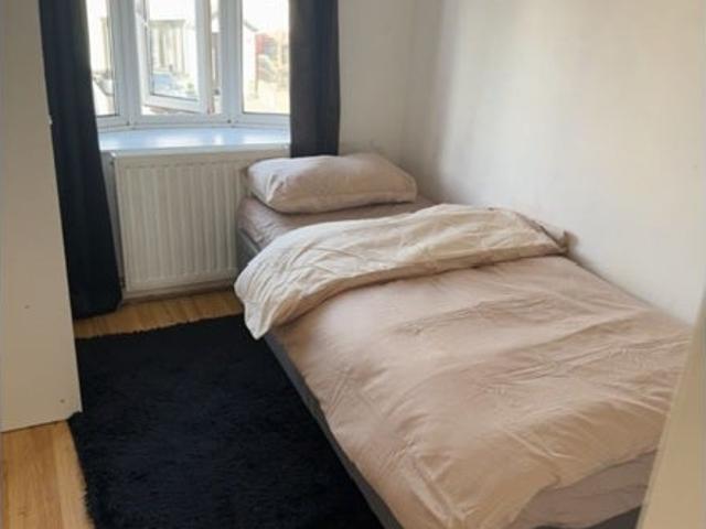 Room at Capel Gardens, Greater London