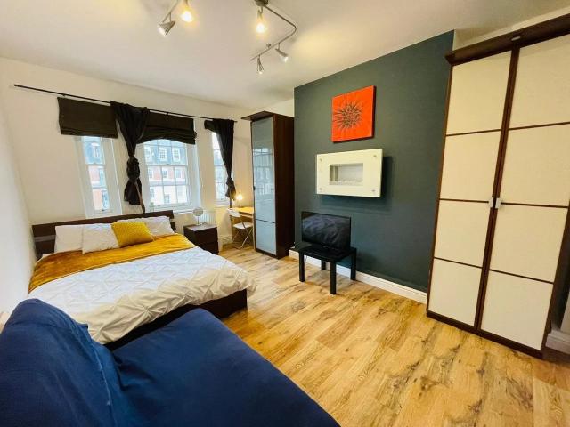 Room at Capland Street, City of Westminster