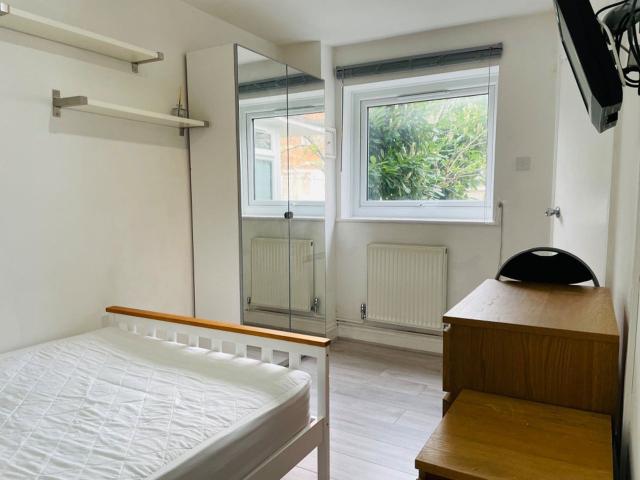 Room at Capstan Square, Greater London