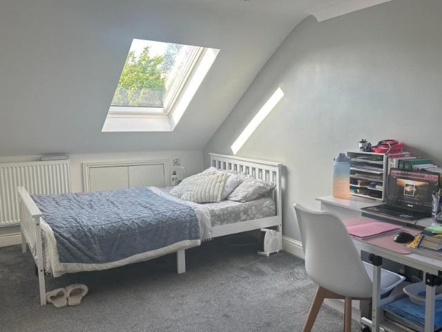 Room at Capworth Street, Greater London