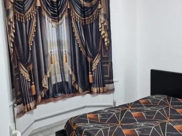 Room at Capworth Street, Greater London