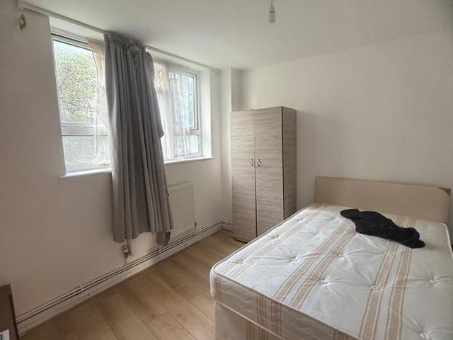 Room at Carmarthen Road, Slough