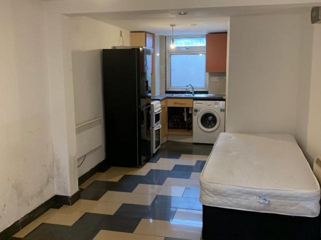 Room at Cardigan Street, Luton