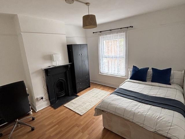 Room at Cardigan Street, Luton
