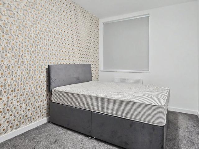 Room at Cardiff Road, Watford