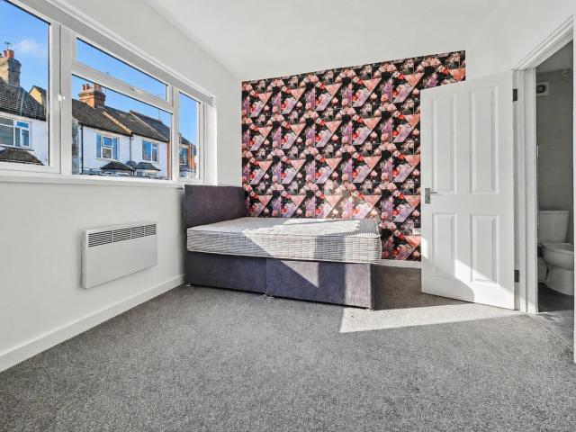 Room at Cardiff Road, Watford