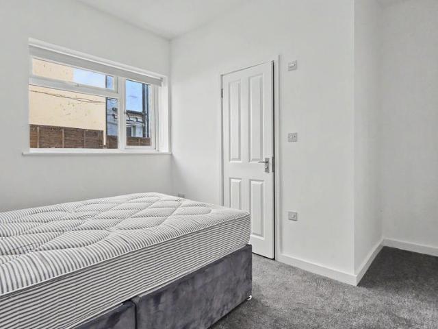 Room at Cardiff Road, Watford