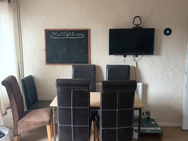 Room at Carfax Road, Greater London