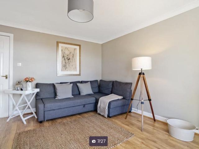 Room at Carfrae Street, Glasgow