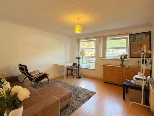 Room at Carfrae Street, Glasgow