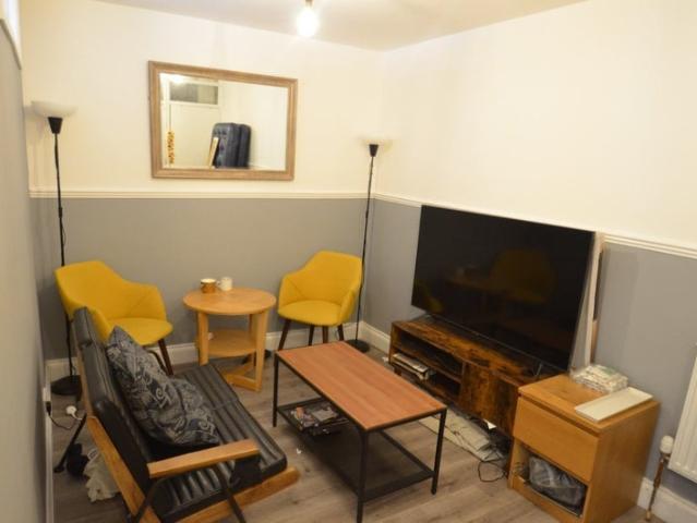Room at Carlton Grove, Greater London