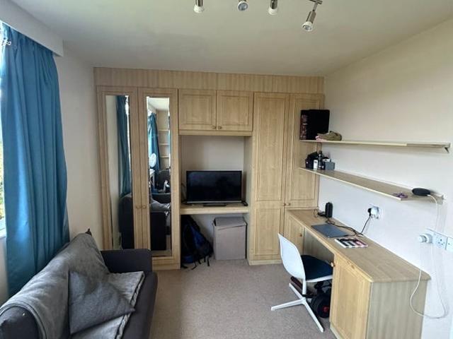Room at Carlton Drive, Greater London
