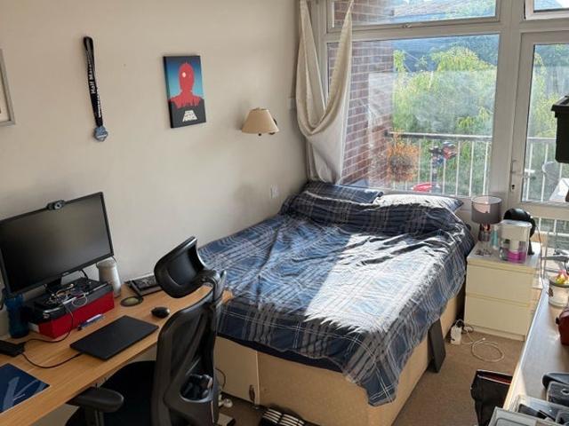 Room at Carlton Drive, Greater London