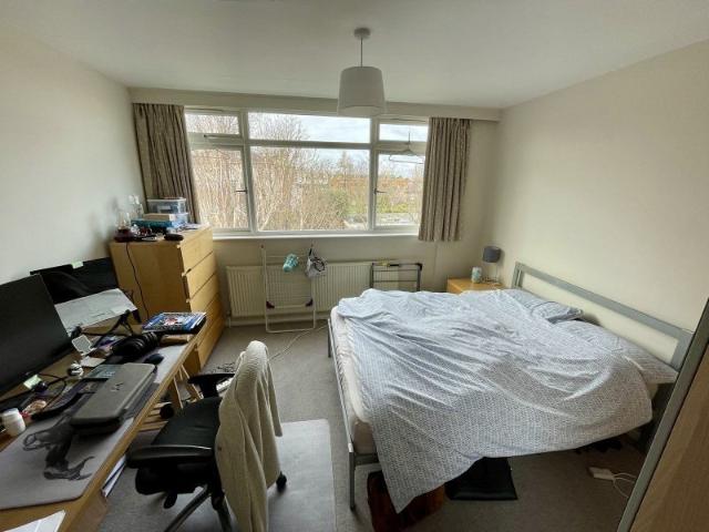 Room at Carlton Drive, Greater London