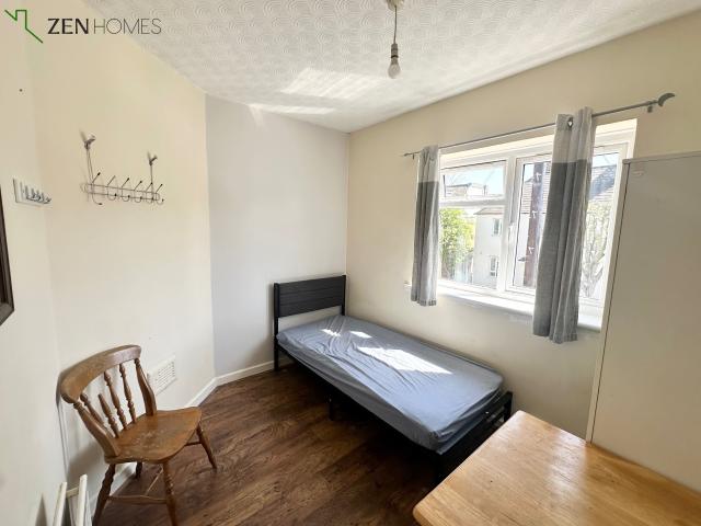 Room at Carlton Road, Greater London