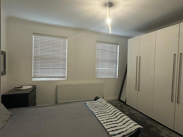 Room at Carlton Road, Greater London