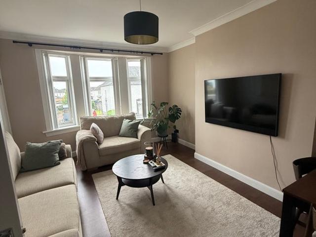 Room at Carlibar Avenue, Glasgow