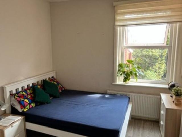 Room at Carlingford Road, Greater London