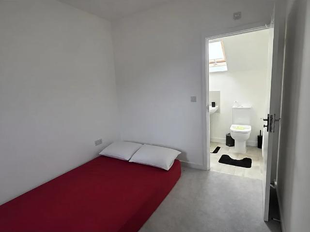 Room at Carlisle Avenue, Towcester