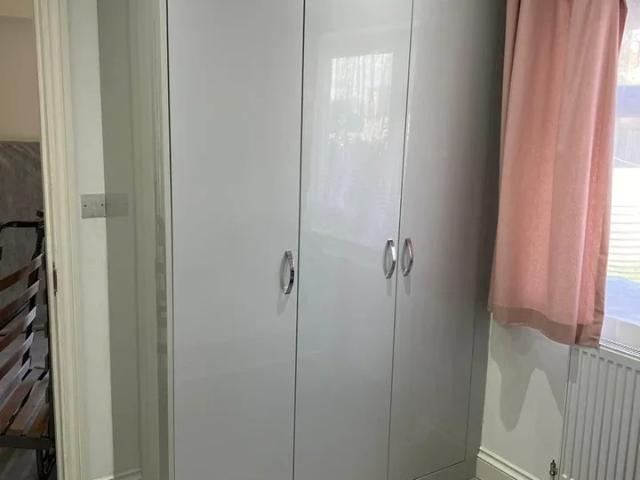 Room at Carlisle Gardens, Greater London