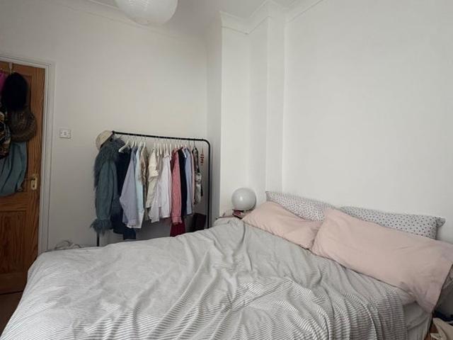 Room at Carlisle Lane, Greater London