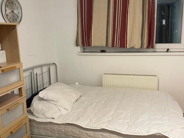 Room at Carriage Drive West, Greater London