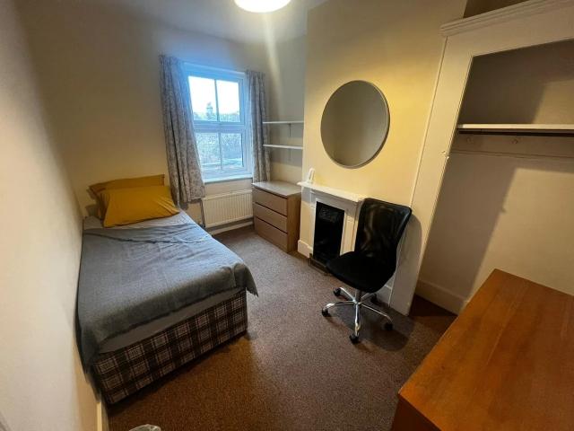 Room at Catharine Street, Cambridge