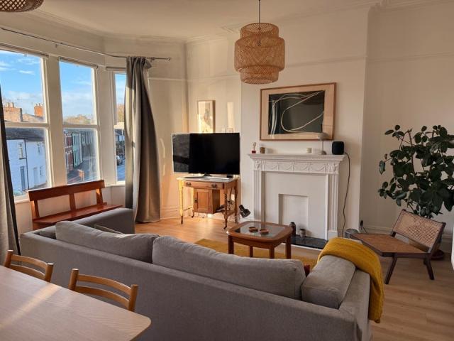 Room at Cathedral Road, Cardiff
