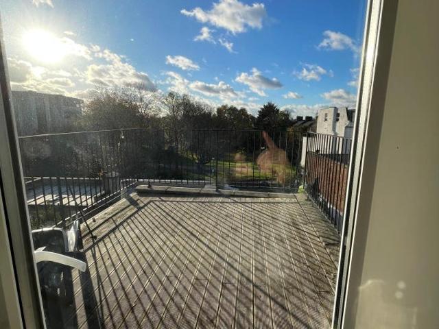 Room at Cathnor Road, Greater London