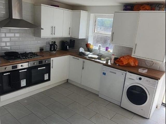 Room at Cavell Drive, East Hertfordshire