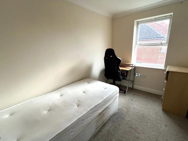 Room at Cavell Drive, East Hertfordshire