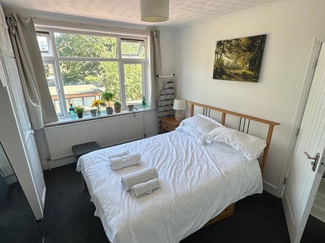 Room at Cavendish Drive, Greater London