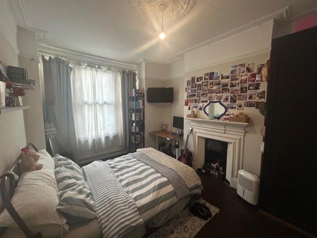 Room at Cavendish Road, Greater London