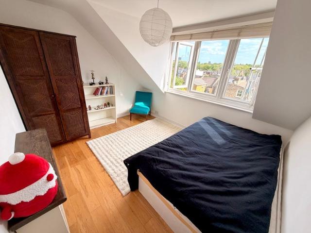Room at Cavendish Road, Greater London