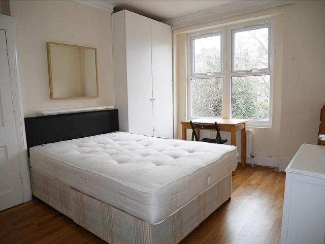 Room at Cavendish Road, Greater London