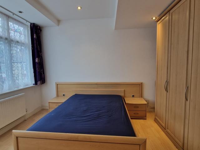 Room at Cavendish Road, Greater London