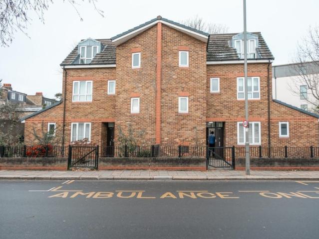 Room at Cavendish Road, Greater London