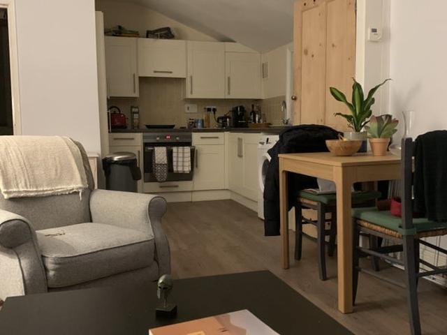 Room at Cavendish Road, Greater London