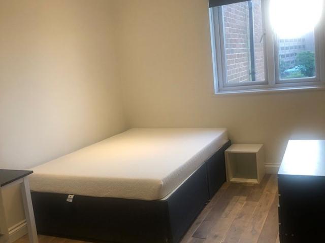 Room at Cavendish Road, Greater London