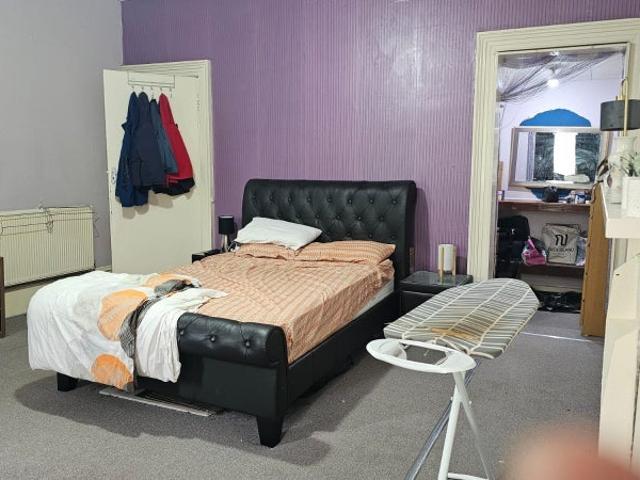 Room at Cavendish Street, Glasgow