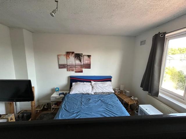 Room at Caxton Road, Greater London