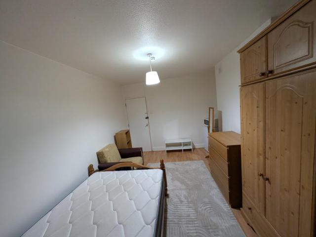 Room at Cazenove Road, Greater London