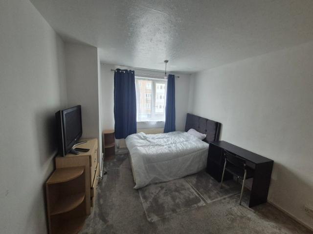 Room at Cazenove Road, Greater London