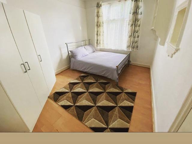 Room at Cecil Avenue, Greater London