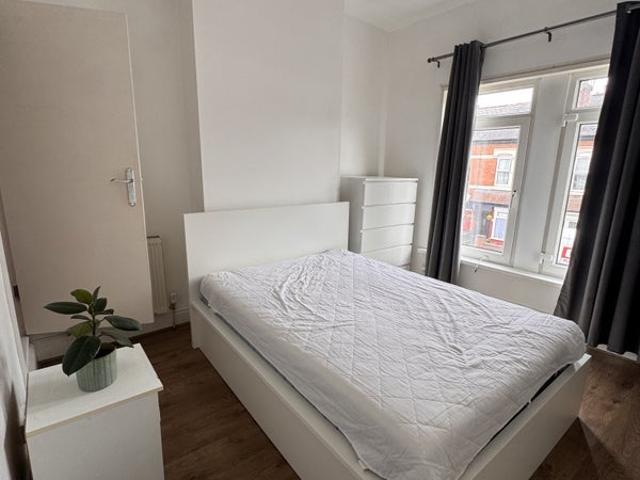 Room at Cecil Road, Birmingham
