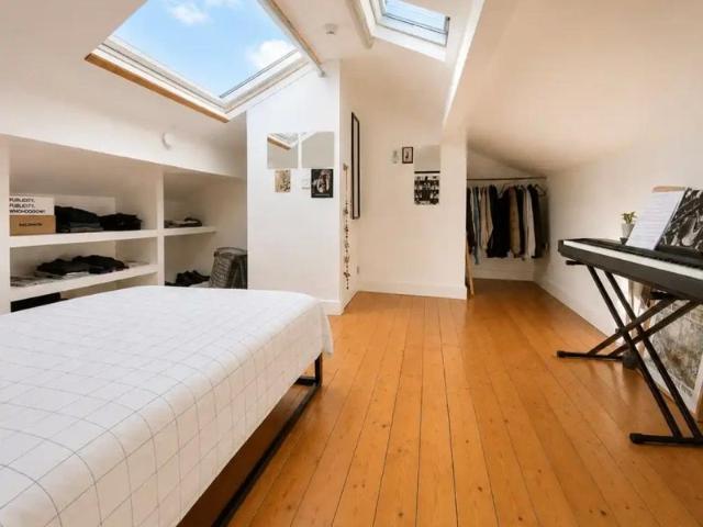 Room at Cedar Grove, Manchester