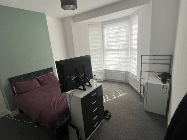 Room at Cedar Road, Greater London